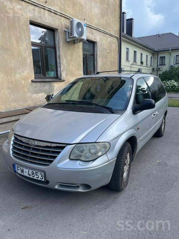 Chrysler Grand Voyager 2005 in Jelgava, with an engine capacity of 3.30 L and mileage of 323 thousand km for 3500 €, photo 1 on AUTOMOTO.COM.LV