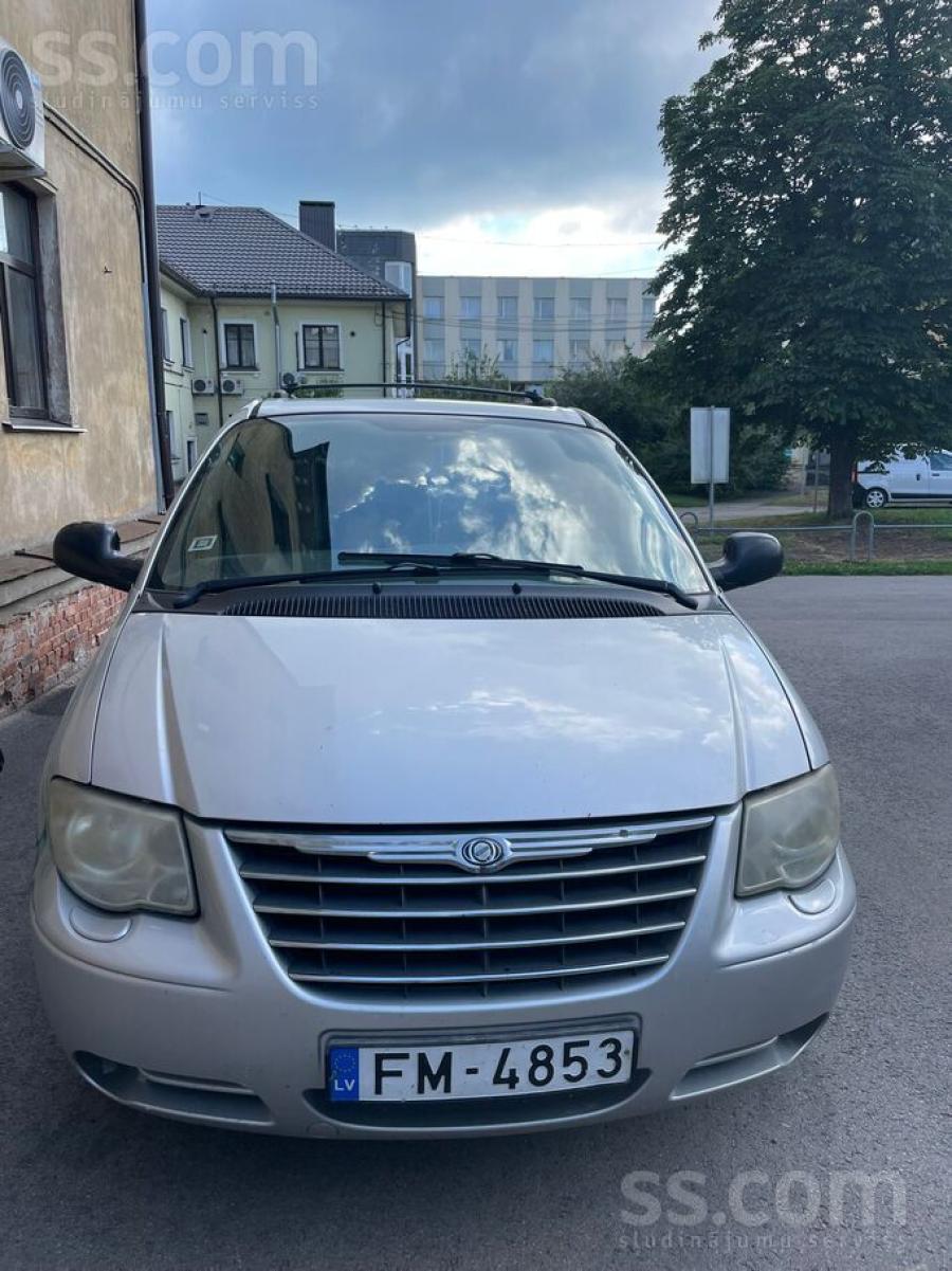 Chrysler Grand Voyager 2005 in Jelgava, with an engine capacity of 3.30 L and mileage of 323 thousand km for 3500 €, photo 3 on AUTOMOTO.COM.LV