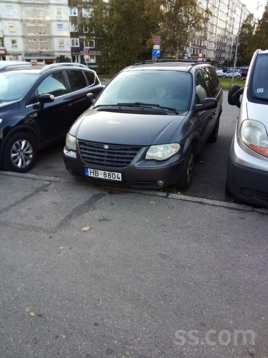 Chrysler Grand Voyager 2005 in Riga, with an engine capacity of 2.80 L and mileage of 265 thousand km for 850 €, photo 3 on AUTOMOTO.COM.LV