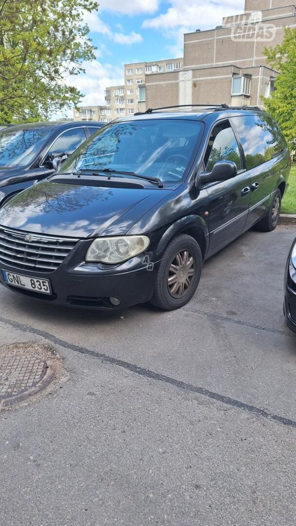 Chrysler Grand Voyager 2005 in Vilnius, with an engine capacity of 2.80 L and mileage of 298 thousand km for 1299 €, photo 1 on AUTOMOTO.COM.LV