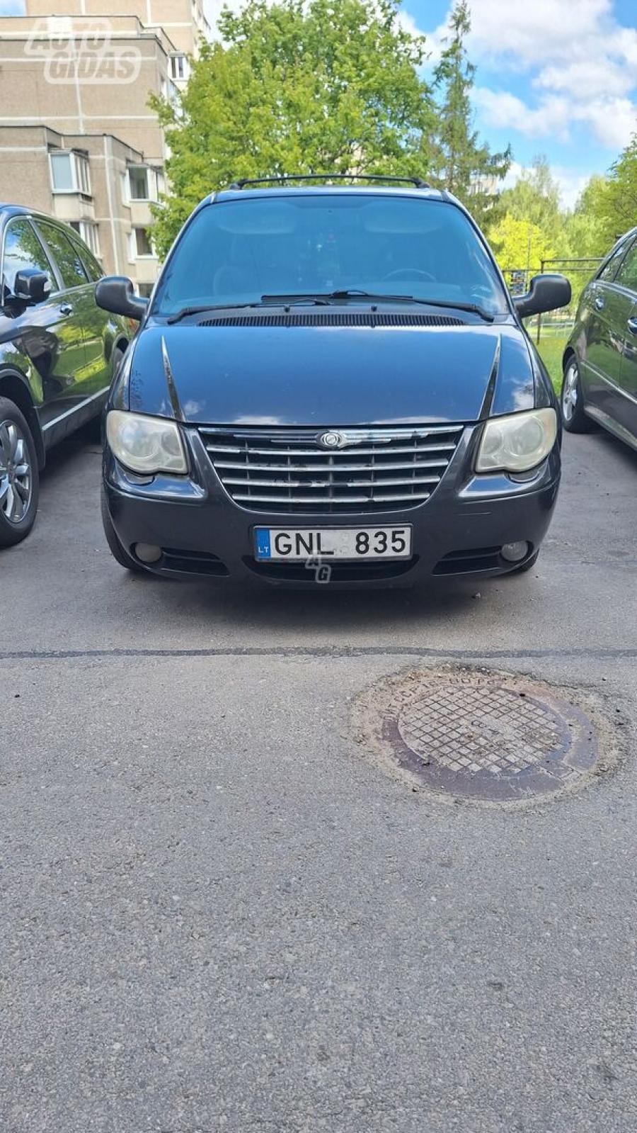 Chrysler Grand Voyager 2005 in Vilnius, with an engine capacity of 2.80 L and mileage of 298 thousand km for 1299 €, photo 2 on AUTOMOTO.COM.LV