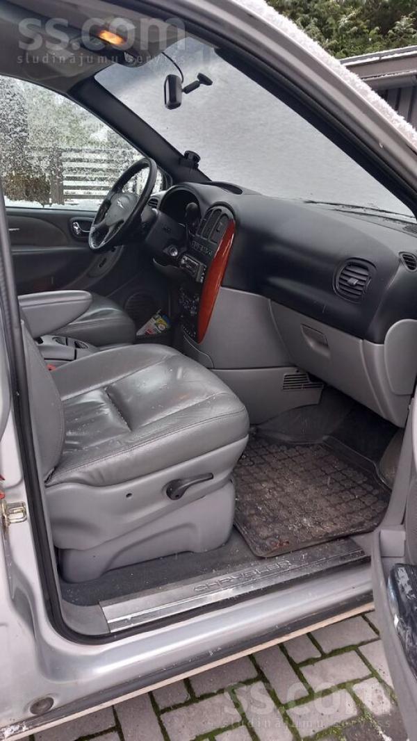 Chrysler Grand Voyager 2005 Ogre, ar dzinēja tilpumu 3.30 L un nobraukumu 346 tūkst. km par 2900 €, foto 4 vietnē AUTOMOTO.COM.LV