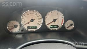 Chrysler Grand Voyager 2005 in Daugavpils, with an engine capacity of 2.80 L and mileage of 342 thousand km for 1000 €, photo 3 on AUTOMOTO.COM.LV