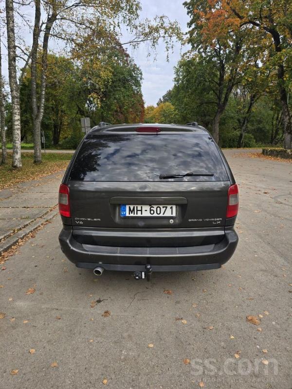 Chrysler Grand Voyager 2005 Valmiera vietnē Chrysler Grand Voyager 2005 Valmiera, ar dzinēja tilpumu 3.30 L un nobraukumu 275 tūkst. km par 2600 €, foto 4 vietnē AUTOMOTO.COM.LV