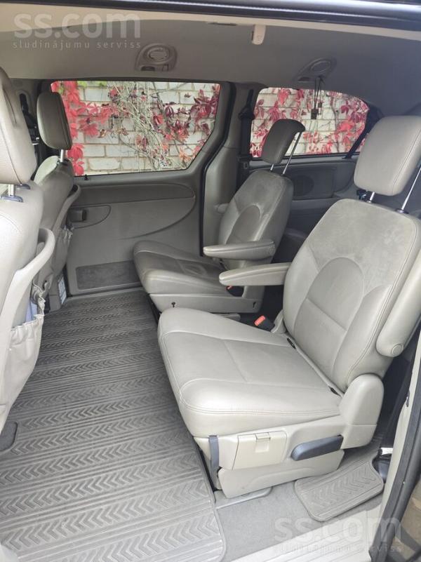 Chrysler Grand Voyager 2005 Valmiera vietnē Chrysler Grand Voyager 2005 Valmiera, ar dzinēja tilpumu 3.30 L un nobraukumu 275 tūkst. km par 2600 €, foto 11 vietnē AUTOMOTO.COM.LV