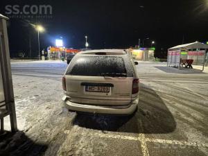 Chrysler Grand Voyager 2006 in Riga, with an engine capacity of 2.80 L and mileage of 370 thousand km for 1350 €, photo 3 on AUTOMOTO.COM.LV