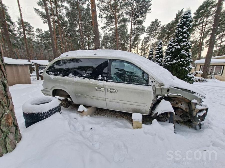 Chrysler Grand Voyager 2006 Rīga, ar dzinēja tilpumu 2.80 L un nobraukumu 380 tūkst. km par 1700 €, foto 7 vietnē AUTOMOTO.COM.LV