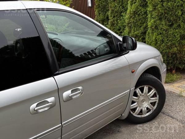 Chrysler Grand Voyager 2007 Rīga, ar dzinēja tilpumu 2.80 L un nobraukumu 282 tūkst. km par 2700 €, foto 5 vietnē AUTOMOTO.COM.LV