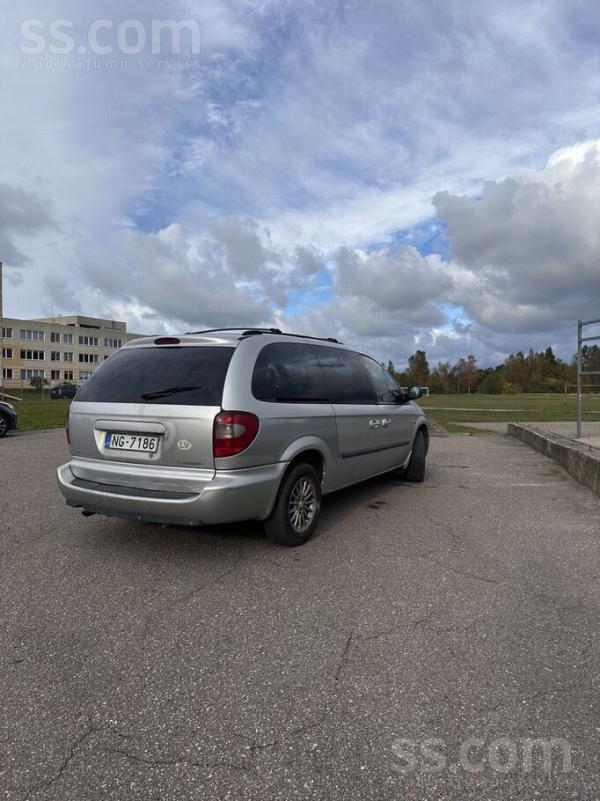 Chrysler Grand Voyager 2007 in Liepaja, with an engine capacity of 2.80 L and mileage of 300 thousand km for 1429 €, photo 3 on AUTOMOTO.COM.LV