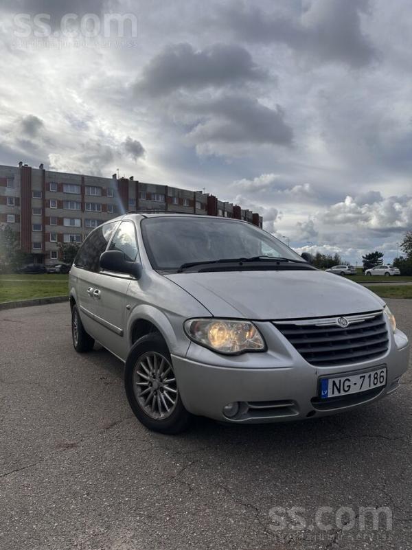 Chrysler Grand Voyager 2007 in Liepaja, with an engine capacity of 2.80 L and mileage of 300 thousand km for 1429 €, photo 4 on AUTOMOTO.COM.LV