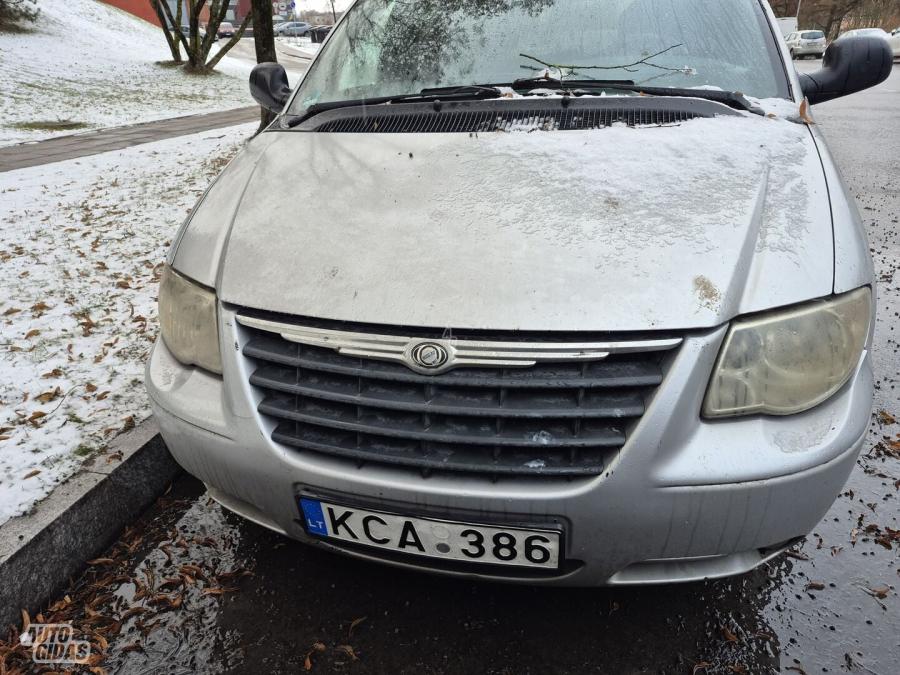 Chrysler Grand Voyager 2007 in Vilnius, with an engine capacity of 2.80 L and mileage of 345 thousand km for 499 €, photo 2 on AUTOMOTO.COM.LV