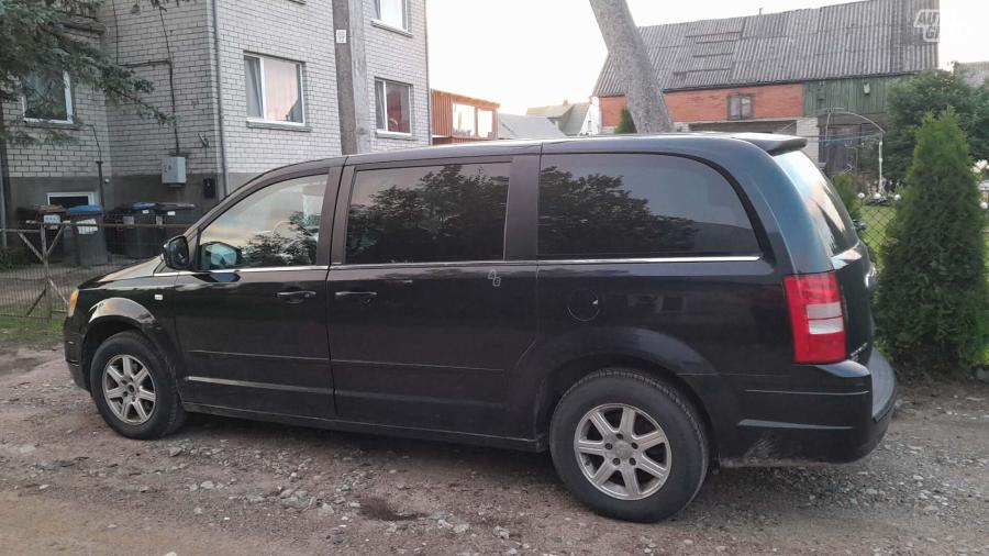Chrysler Grand Voyager 2008 Tauragė, ar dzinēja tilpumu 2.80 L un nobraukumu 330 tūkst. km par 3300 €, foto 2 vietnē AUTOMOTO.COM.LV