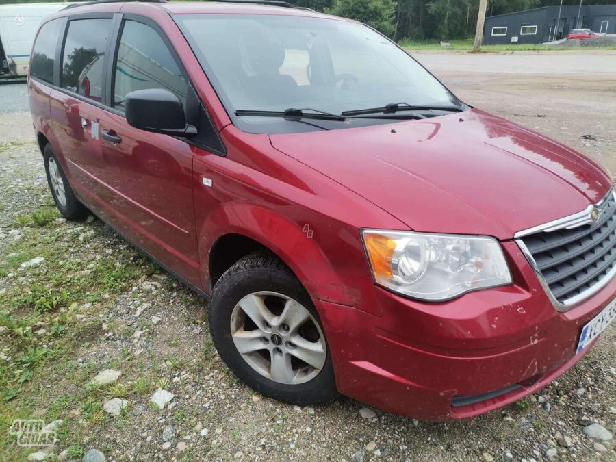 Chrysler Grand Voyager 2008 in Utena, with an engine capacity of 2.80 L and mileage of 286 thousand km for 2400 €, photo 1 on AUTOMOTO.COM.LV