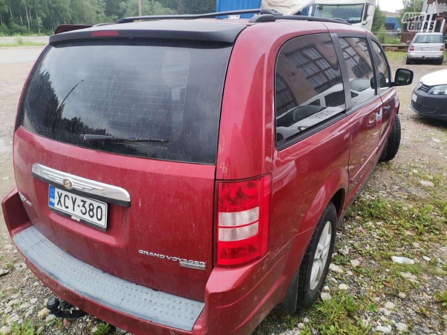 Chrysler Grand Voyager 2008 in Utena, with an engine capacity of 2.80 L and mileage of 286 thousand km for 2400 €, photo 5 on AUTOMOTO.COM.LV
