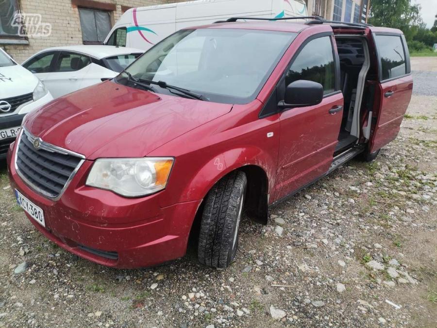 Chrysler Grand Voyager 2008 in Utena, with an engine capacity of 2.80 L and mileage of 286 thousand km for 2400 €, photo 6 on AUTOMOTO.COM.LV