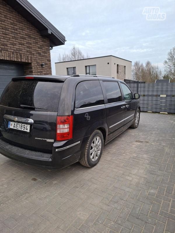 Chrysler Grand Voyager 2008 in Vilnius, with an engine capacity of 2.80 L and mileage of 260 thousand km for 4200 €, photo 3 on AUTOMOTO.COM.LV