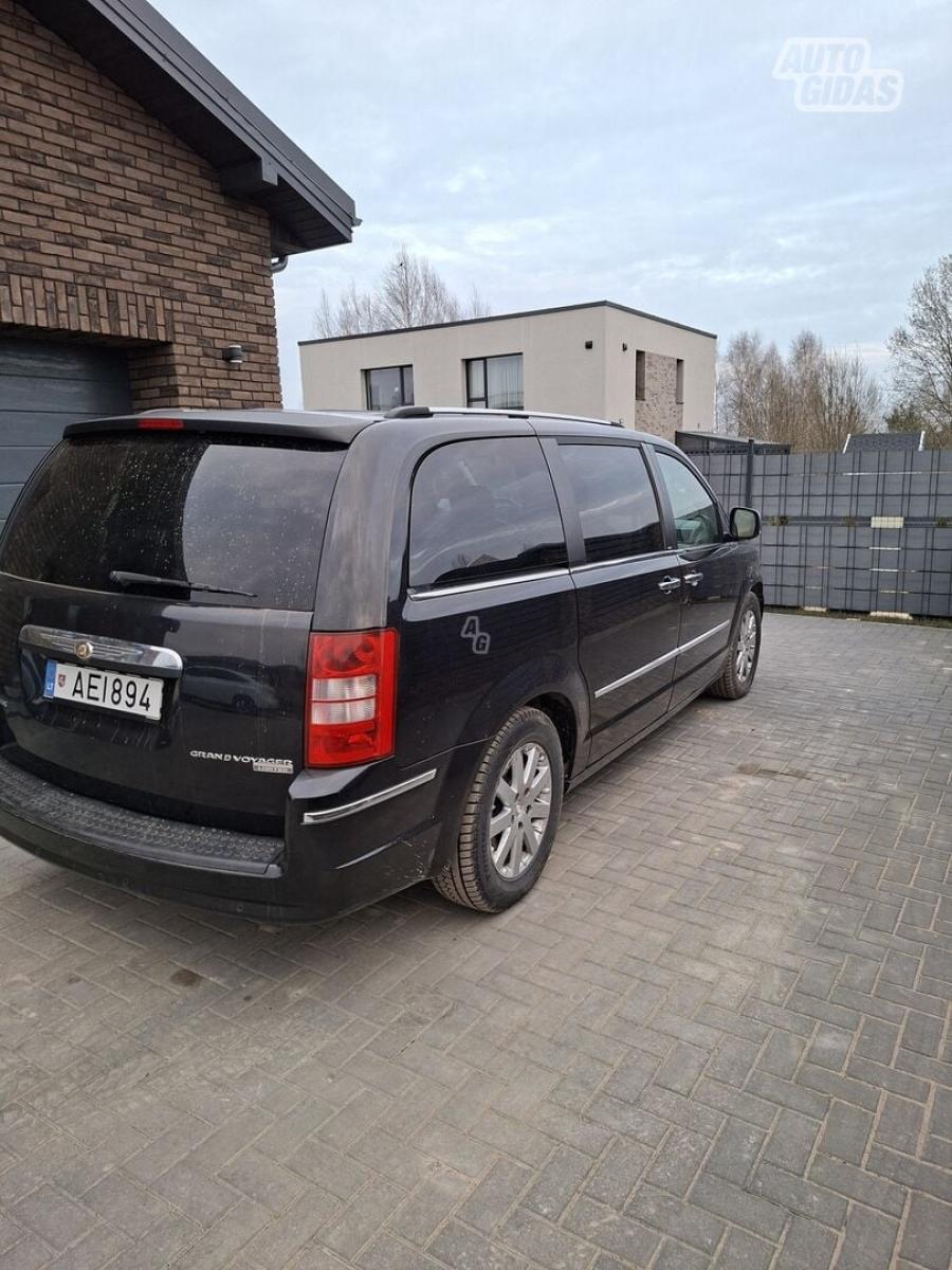 Chrysler Grand Voyager 2008 in Vilnius, with an engine capacity of 2.80 L and mileage of 260 thousand km for 4200 €, photo 3 on AUTOMOTO.COM.LV