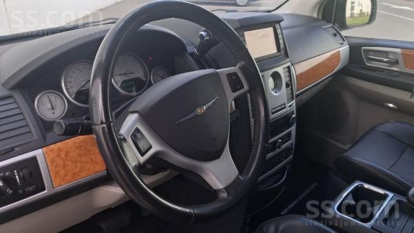 Chrysler Grand Voyager 2008 in Riga, with an engine capacity of 2.80 L and mileage of 248 thousand km for 4700 €, photo 3 on AUTOMOTO.COM.LV
