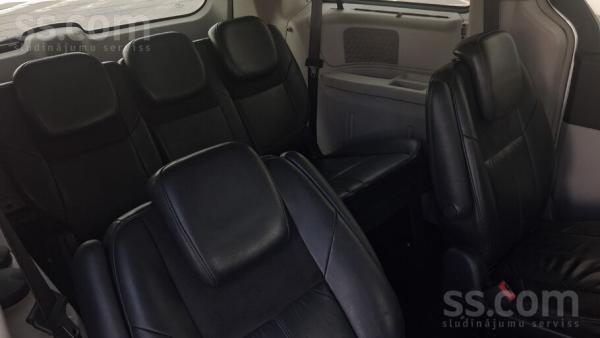 Chrysler Grand Voyager 2008 in Riga, with an engine capacity of 2.80 L and mileage of 248 thousand km for 4700 €, photo 8 on AUTOMOTO.COM.LV