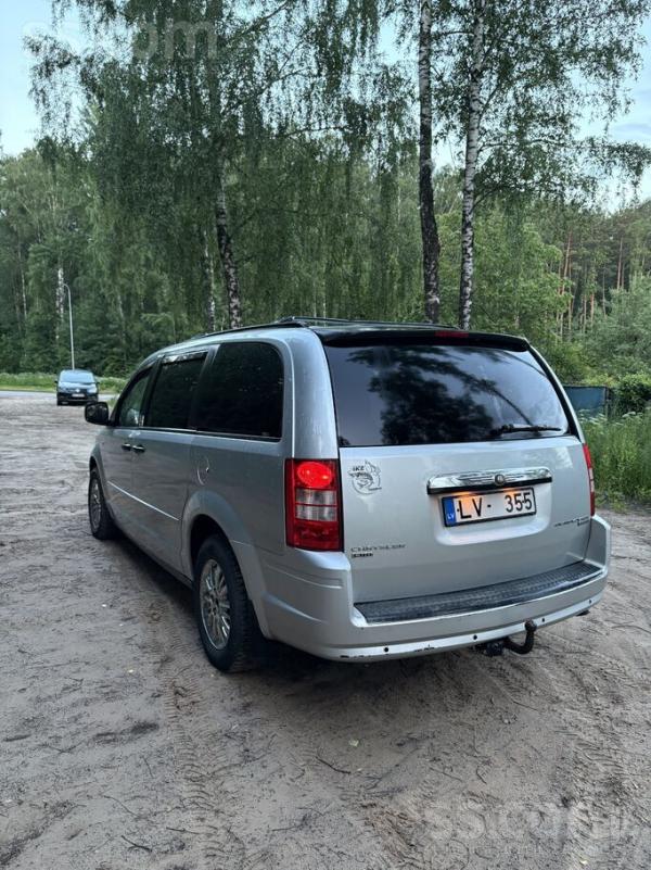 Chrysler Grand Voyager 2008 in Riga, with an engine capacity of 2.80 L and mileage of 280 thousand km for 3495 €, photo 4 on AUTOMOTO.COM.LV