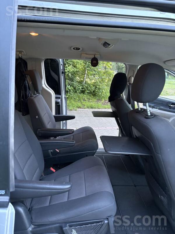 Chrysler Grand Voyager 2008 in Riga, with an engine capacity of 2.80 L and mileage of 280 thousand km for 3495 €, photo 9 on AUTOMOTO.COM.LV