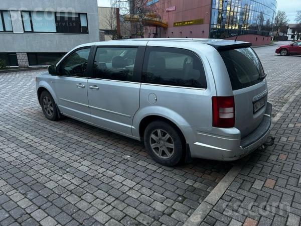Chrysler Grand Voyager 2009 in Ventspils, with an engine capacity of 2.80 L and mileage of 419 thousand km for 2650 €, photo 3 on AUTOMOTO.COM.LV