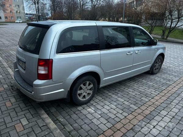 Chrysler Grand Voyager 2009 in Ventspils, with an engine capacity of 2.80 L and mileage of 419 thousand km for 2650 €, photo 4 on AUTOMOTO.COM.LV
