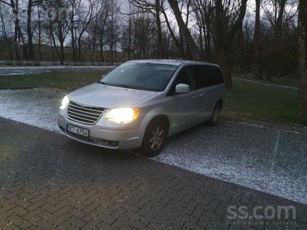 Chrysler Grand Voyager 2009 in Liepaja, with an engine capacity of 2.80 L and mileage of 299 thousand km for 2950 €, photo 1 on AUTOMOTO.COM.LV