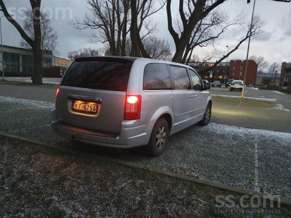 Chrysler Grand Voyager 2009 in Liepaja, with an engine capacity of 2.80 L and mileage of 299 thousand km for 2950 €, photo 3 on AUTOMOTO.COM.LV