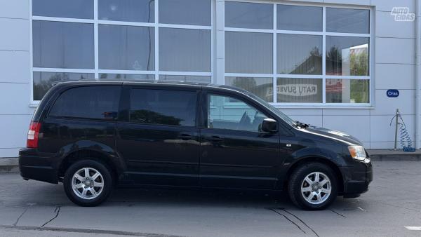 Chrysler Grand Voyager 2009 in Vilnius, with an engine capacity of 2.80 L and mileage of 315 thousand km for 3350 €, photo 3 on AUTOMOTO.COM.LV