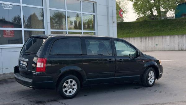Chrysler Grand Voyager 2009 in Vilnius, with an engine capacity of 2.80 L and mileage of 315 thousand km for 3350 €, photo 4 on AUTOMOTO.COM.LV