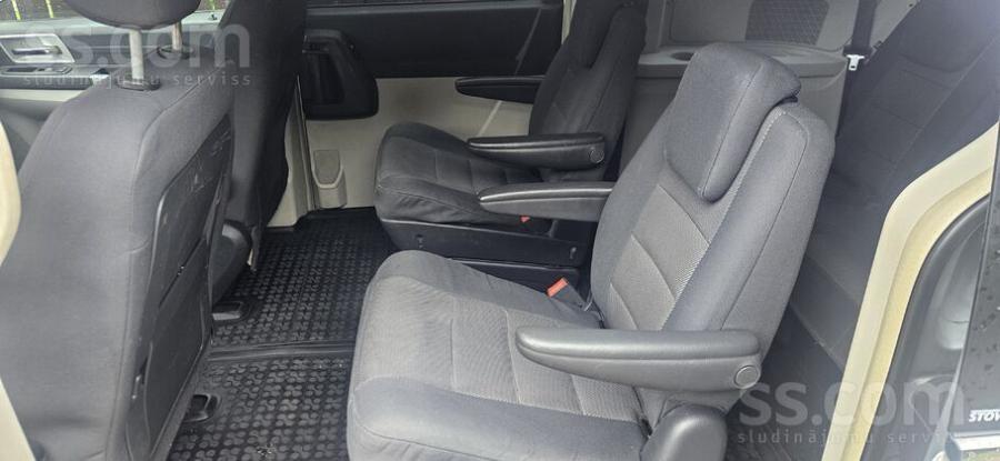 Chrysler Grand Voyager 2009 Cēsis, ar dzinēja tilpumu 2.80 L un nobraukumu 0 tūkst. km par 3500 €, foto 13 vietnē AUTOMOTO.COM.LV