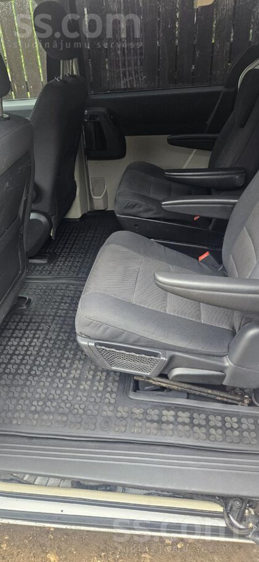 Chrysler Grand Voyager 2009 Cēsis, ar dzinēja tilpumu 2.80 L un nobraukumu 0 tūkst. km par 3500 €, foto 16 vietnē AUTOMOTO.COM.LV