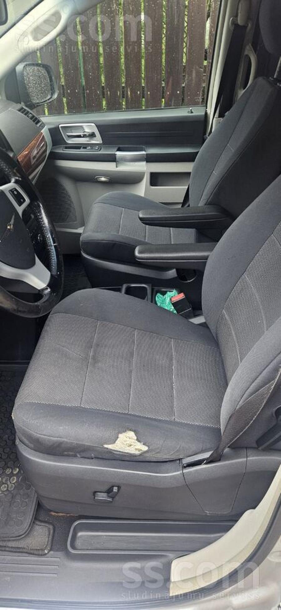 Chrysler Grand Voyager 2009 Cēsis, ar dzinēja tilpumu 2.80 L un nobraukumu 0 tūkst. km par 3500 €, foto 17 vietnē AUTOMOTO.COM.LV