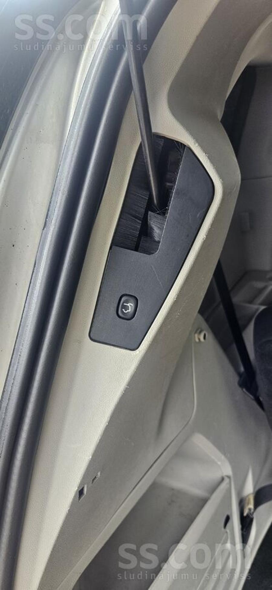 Chrysler Grand Voyager 2009 Cēsis, ar dzinēja tilpumu 2.80 L un nobraukumu 0 tūkst. km par 3500 €, foto 20 vietnē AUTOMOTO.COM.LV