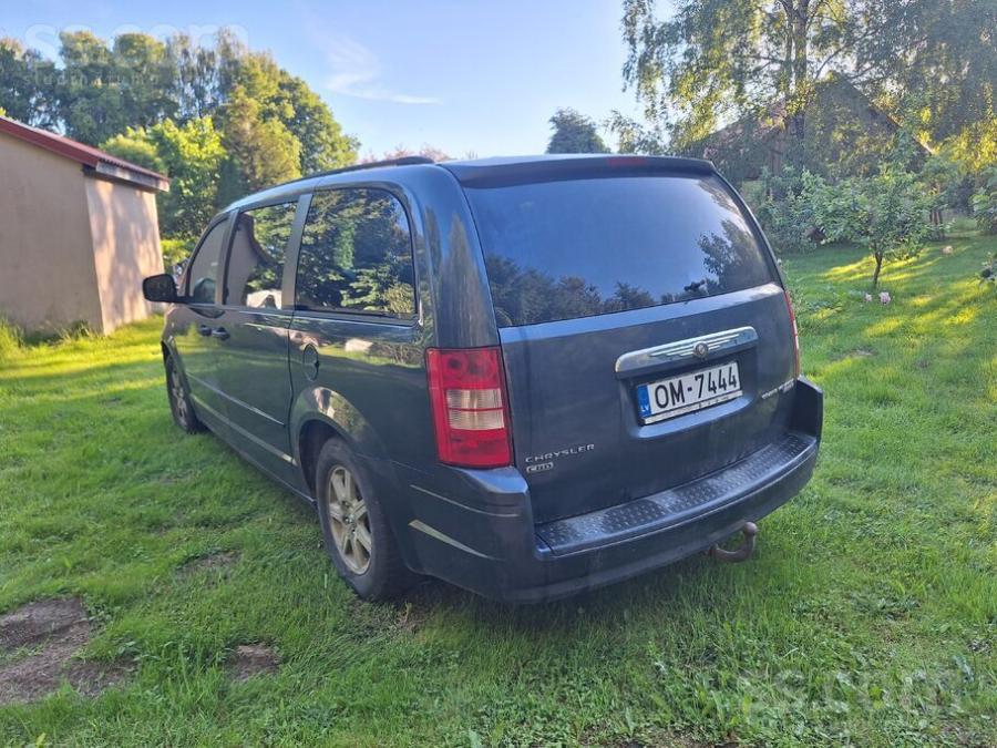 Chrysler Grand Voyager 2009 in Kuldiga, with an engine capacity of 2.80 L and mileage of 395 thousand km for 2760 €, photo 3 on AUTOMOTO.COM.LV