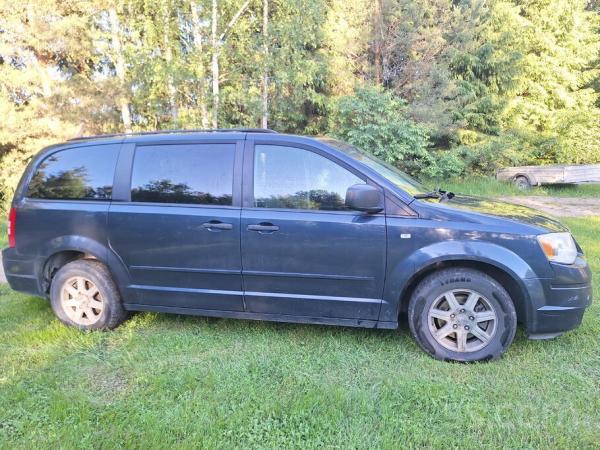 Chrysler Grand Voyager 2009 Kuldīga, ar dzinēja tilpumu 2.80 L un nobraukumu 395 tūkst. km par 2760 €, foto 4 vietnē AUTOMOTO.COM.LV