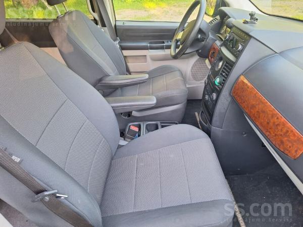 Chrysler Grand Voyager 2009 Kuldīga, ar dzinēja tilpumu 2.80 L un nobraukumu 395 tūkst. km par 2760 €, foto 6 vietnē AUTOMOTO.COM.LV