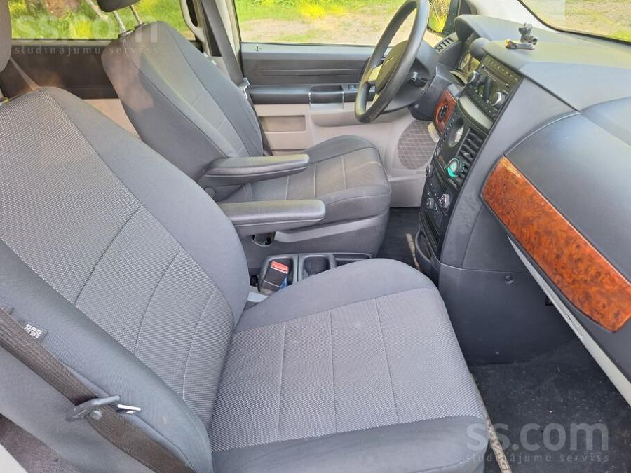 Chrysler Grand Voyager 2009 in Kuldiga, with an engine capacity of 2.80 L and mileage of 395 thousand km for 2760 €, photo 7 on AUTOMOTO.COM.LV