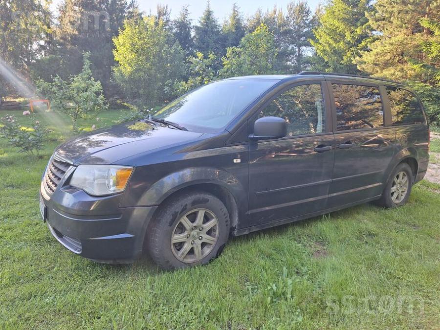 Chrysler Grand Voyager 2009 in Kuldiga, with an engine capacity of 2.80 L and mileage of 395 thousand km for 2760 €, photo 8 on AUTOMOTO.COM.LV