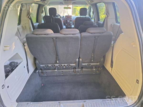 Chrysler Grand Voyager 2009 Kuldīga, ar dzinēja tilpumu 2.80 L un nobraukumu 395 tūkst. km par 2760 €, foto 8 vietnē AUTOMOTO.COM.LV