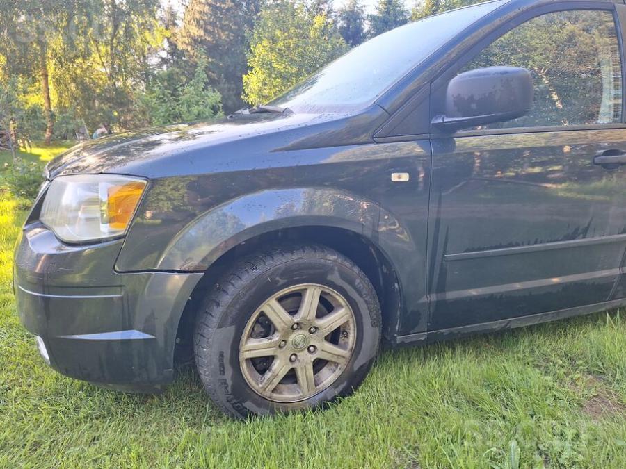 Chrysler Grand Voyager 2009 in Kuldiga, with an engine capacity of 2.80 L and mileage of 395 thousand km for 2760 €, photo 11 on AUTOMOTO.COM.LV