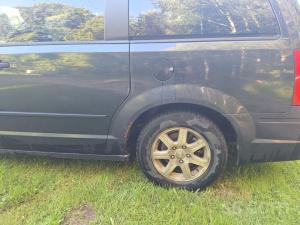 Chrysler Grand Voyager 2009 in Kuldiga, with an engine capacity of 2.80 L and mileage of 395 thousand km for 2760 €, photo 13 on AUTOMOTO.COM.LV