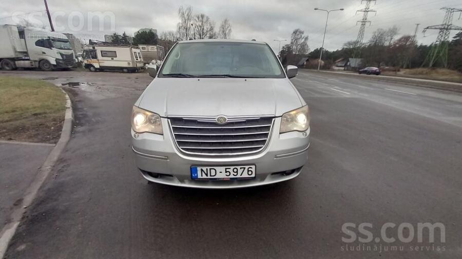 Chrysler Grand Voyager 2010 in Riga, with an engine capacity of 2.80 L and mileage of 298 thousand km for 3300 €, photo 3 on AUTOMOTO.COM.LV