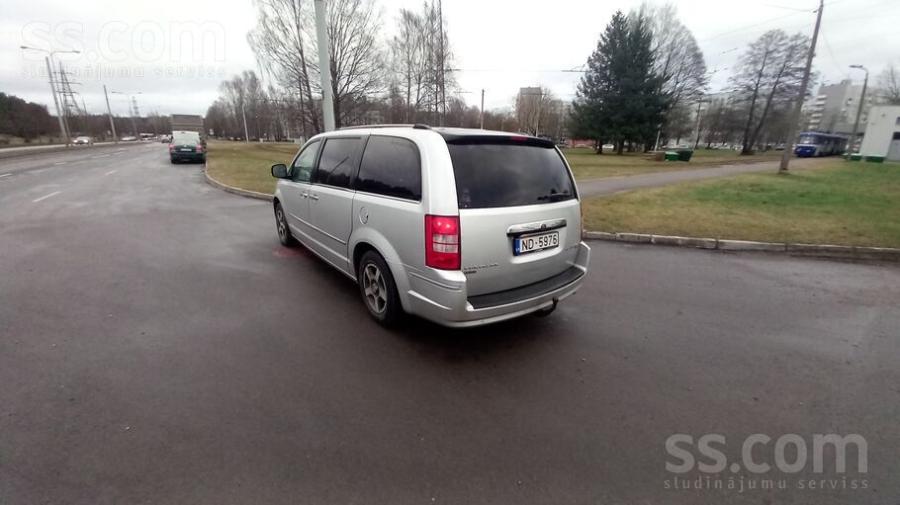 Chrysler Grand Voyager 2010 in Riga, with an engine capacity of 2.80 L and mileage of 298 thousand km for 3300 €, photo 5 on AUTOMOTO.COM.LV