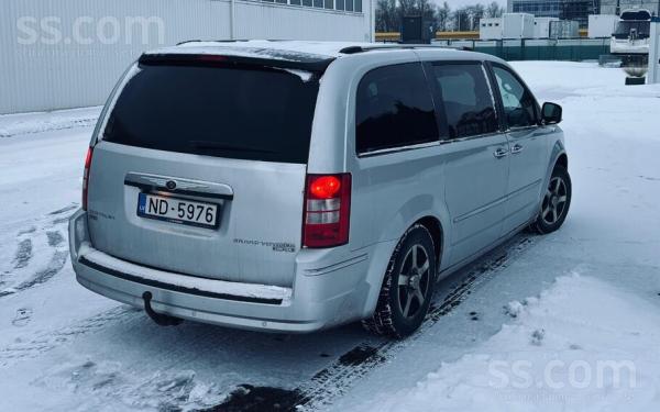 Chrysler Grand Voyager 2010 in Riga, with an engine capacity of 2.80 L and mileage of 298 thousand km for 2500 €, photo 3 on AUTOMOTO.COM.LV