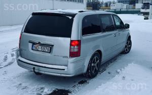Chrysler Grand Voyager 2010 in Riga, with an engine capacity of 2.80 L and mileage of 298 thousand km for 2500 €, photo 3 on AUTOMOTO.COM.LV