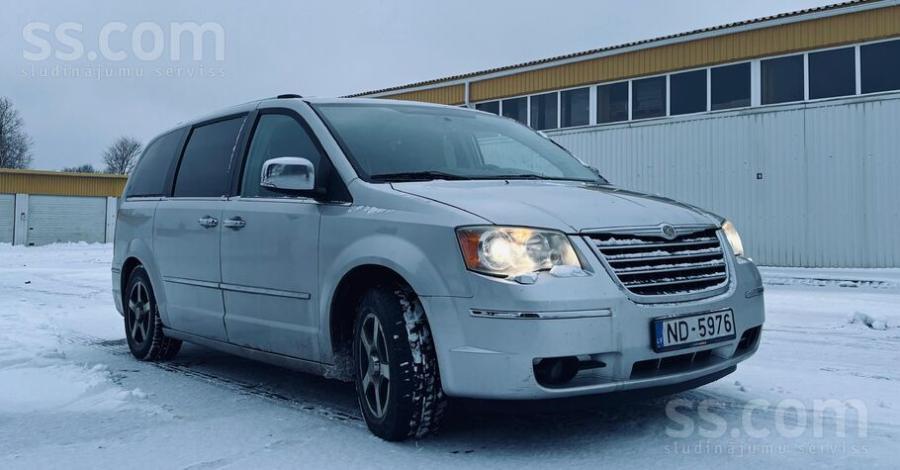 Chrysler Grand Voyager 2010 in Riga, with an engine capacity of 2.80 L and mileage of 298 thousand km for 2500 €, photo 4 on AUTOMOTO.COM.LV