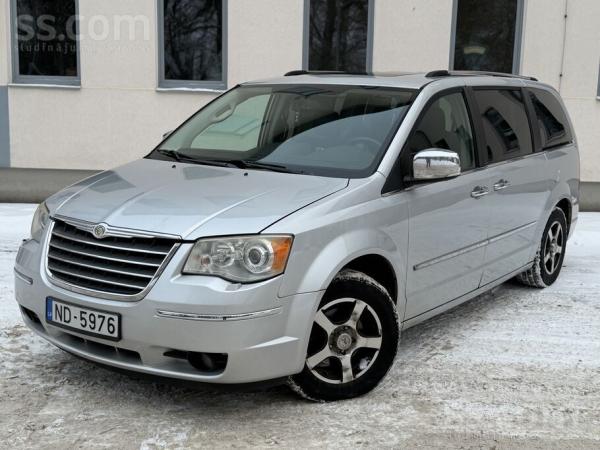 Chrysler Grand Voyager 2010 in Jelgava, with an engine capacity of 2.80 L and mileage of 299 thousand km for 3300 €, photo 1 on AUTOMOTO.COM.LV