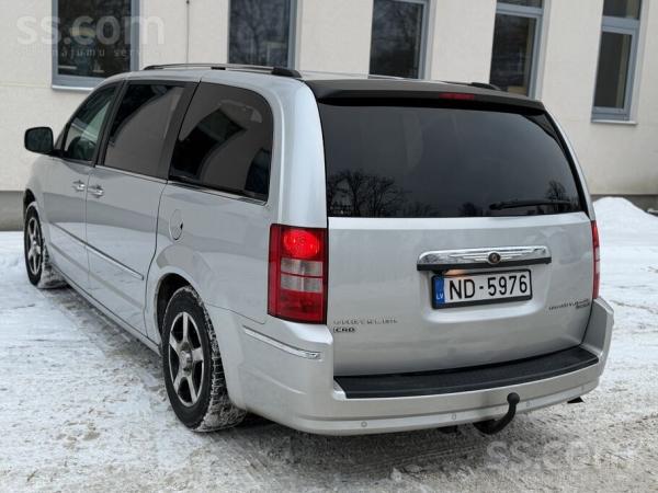 Chrysler Grand Voyager 2010 in Jelgava, with an engine capacity of 2.80 L and mileage of 299 thousand km for 3300 €, photo 3 on AUTOMOTO.COM.LV